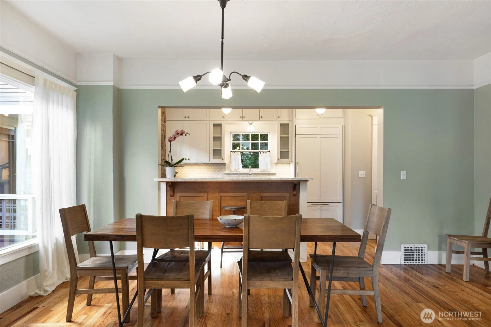 2430 8th Ave W Seattle WA 98119 | Wicklund